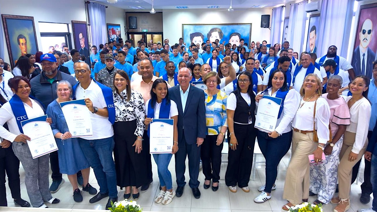 CTC certifica 140 jóvenes en Salcedo durante Tecno Feria “Aprende y Emprende” | Presidencia de ...